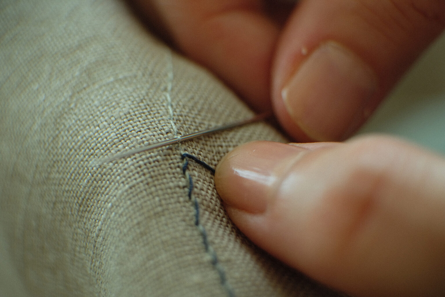 How to do a Whipped Running Stitch on Your Garments – DIY Clothes